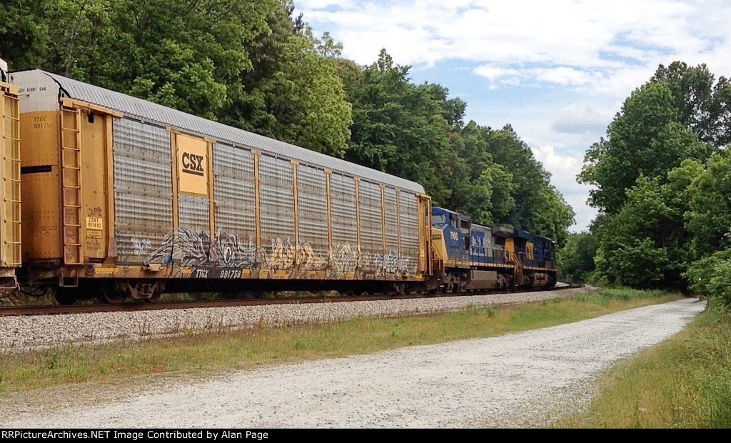 CSX 829 and 7900 lead autoracks SB